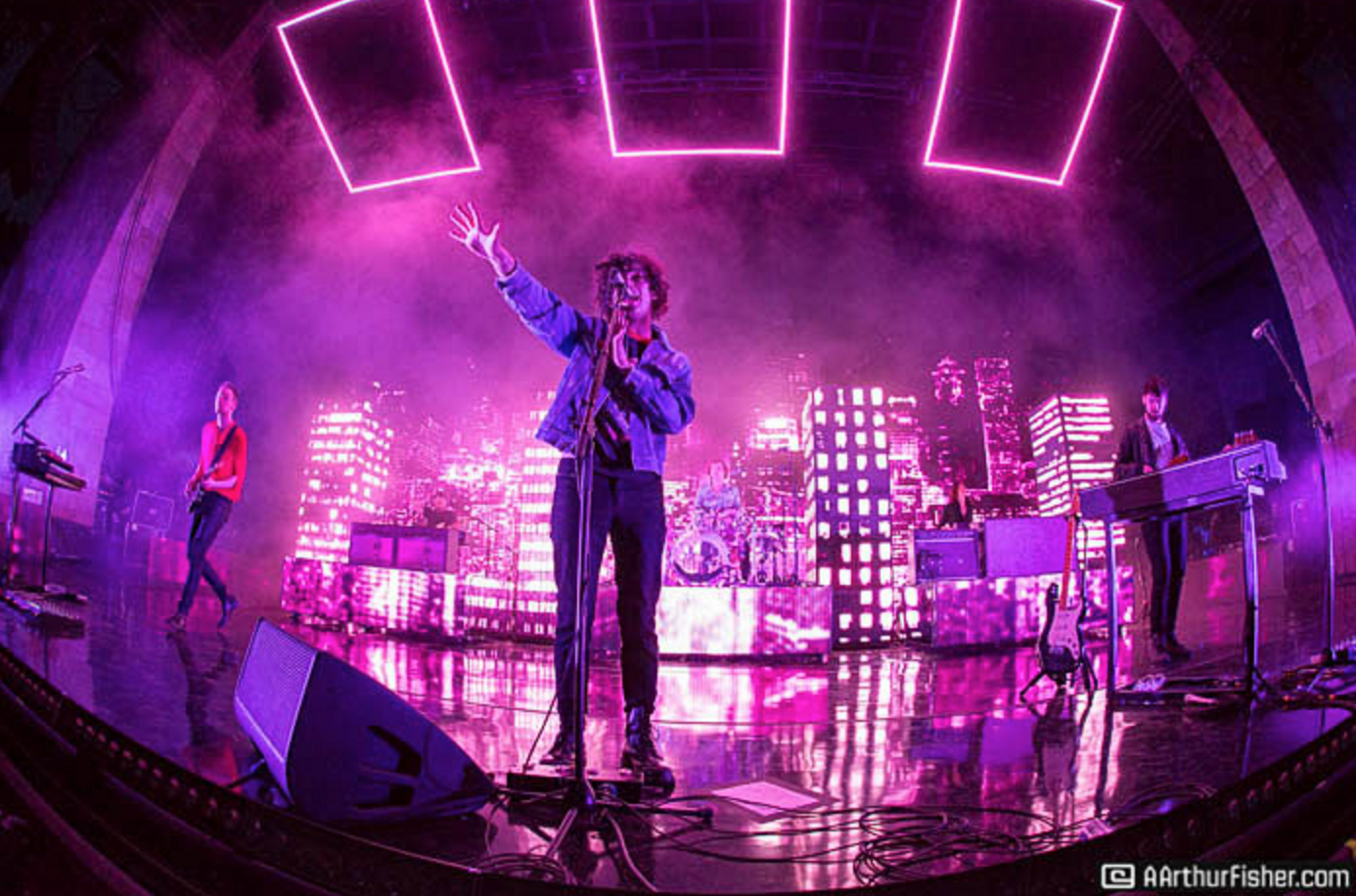 The 1975 Had SB Bowl Falling For Them - Santa Barbara Bowl